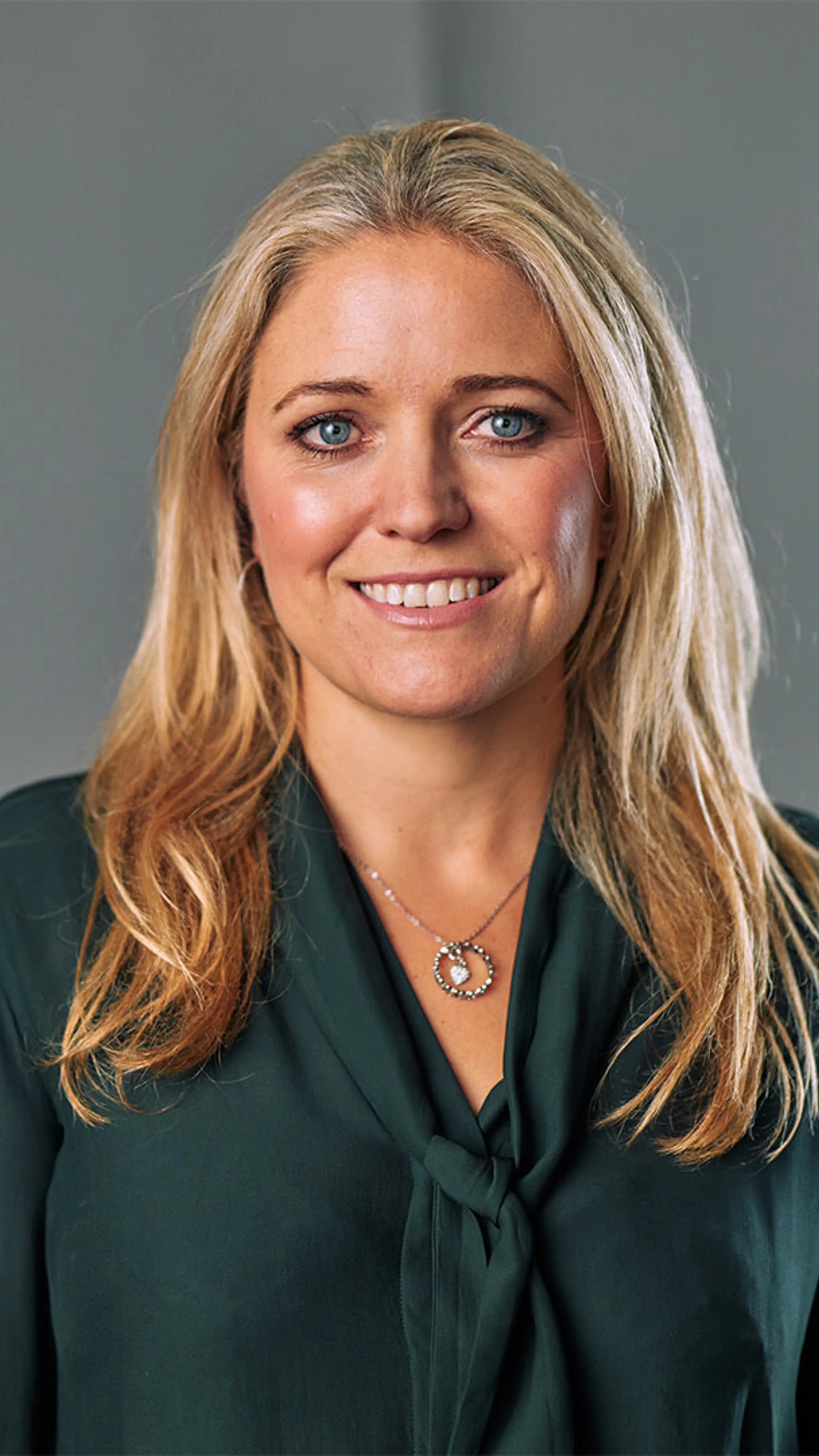 Dr. Bella Smith: Top Keynote Speaker on Women's Health