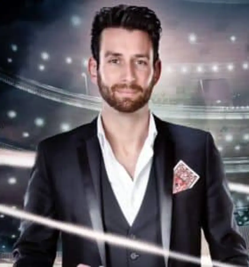Dustin Tavella: Motivational Keynote Speaker & Magician