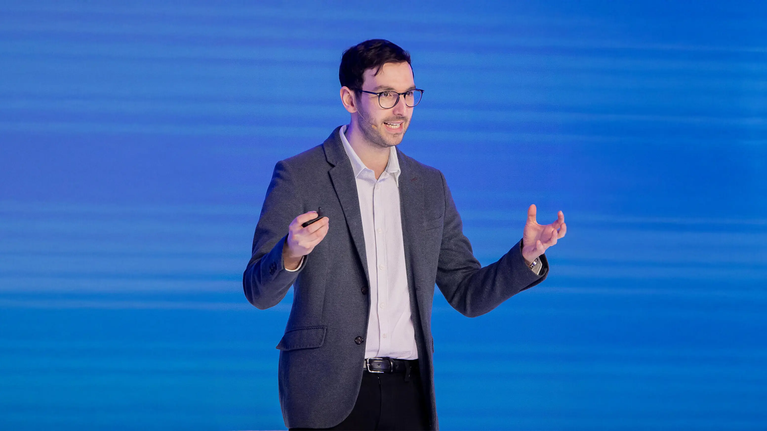 Henry Ajder: Leading Keynote Speaker on AI & Deepfakes