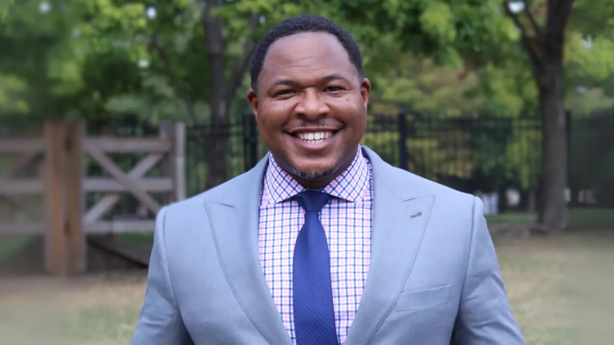 Adrian Davis | Leadership & Intrapreneurship Speaker