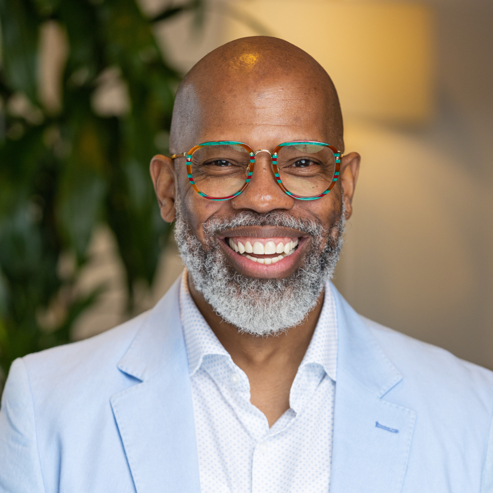 Curtis Ray Hill: Expert DEI&B Keynote Speaker & Motivator