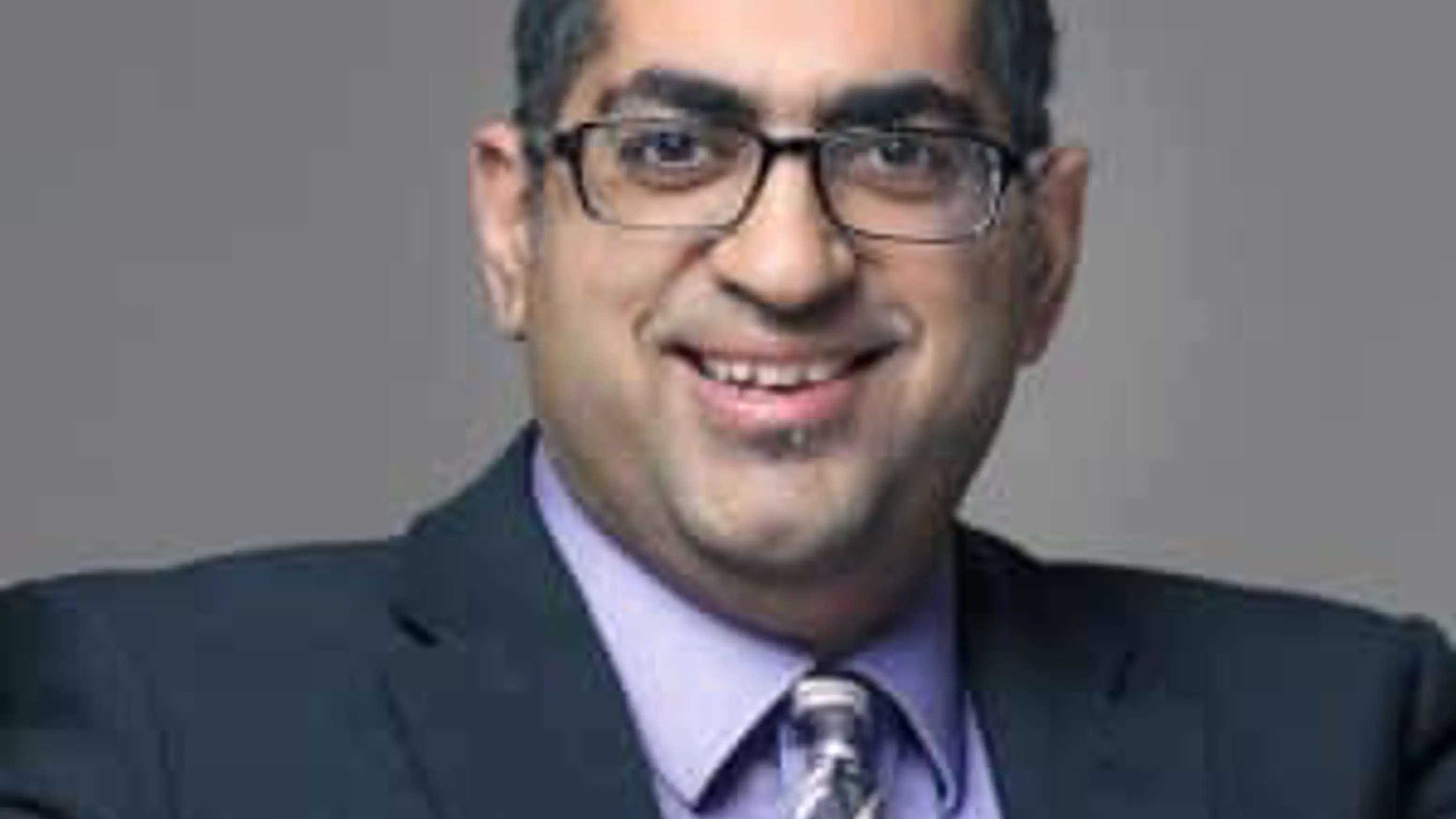 Bobby Umar - Keynote Speaker, Author, and Digital Influencer