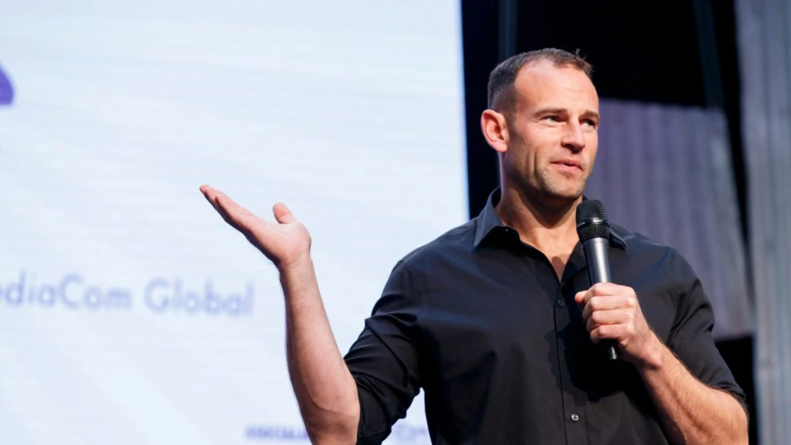 Speaker David Nihill | Engaging & Humorous Keynotes | Entrepreneur