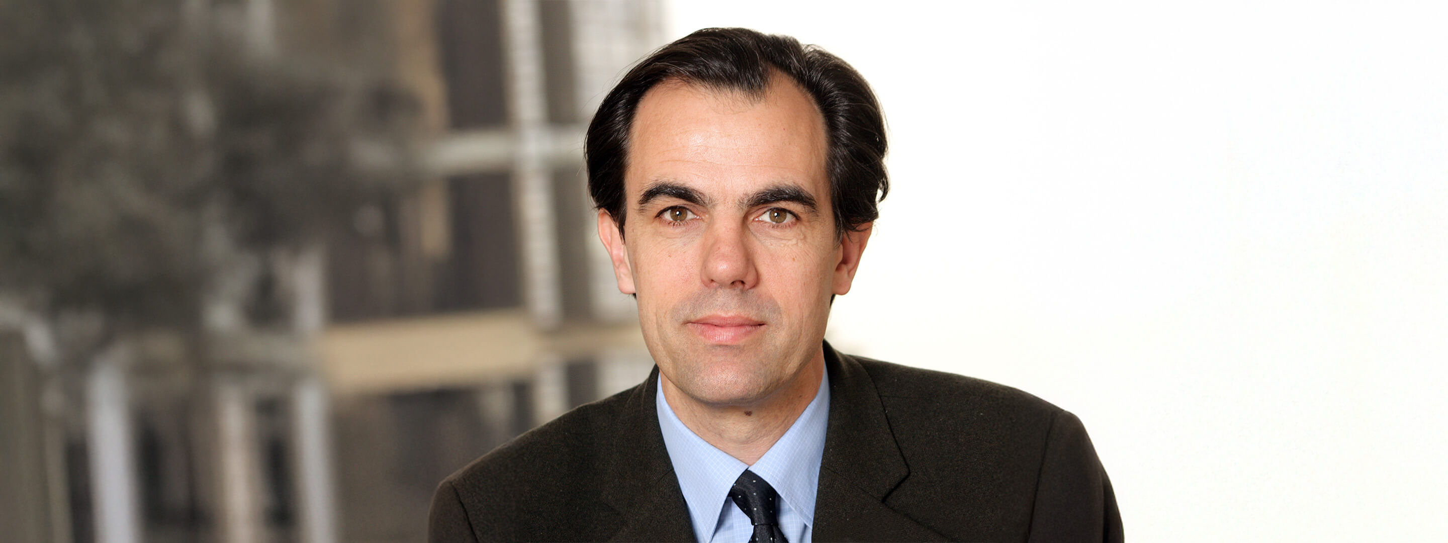 Speaker Philippe Dessertine PhD. | Global Finance & Geopolitics | Booking