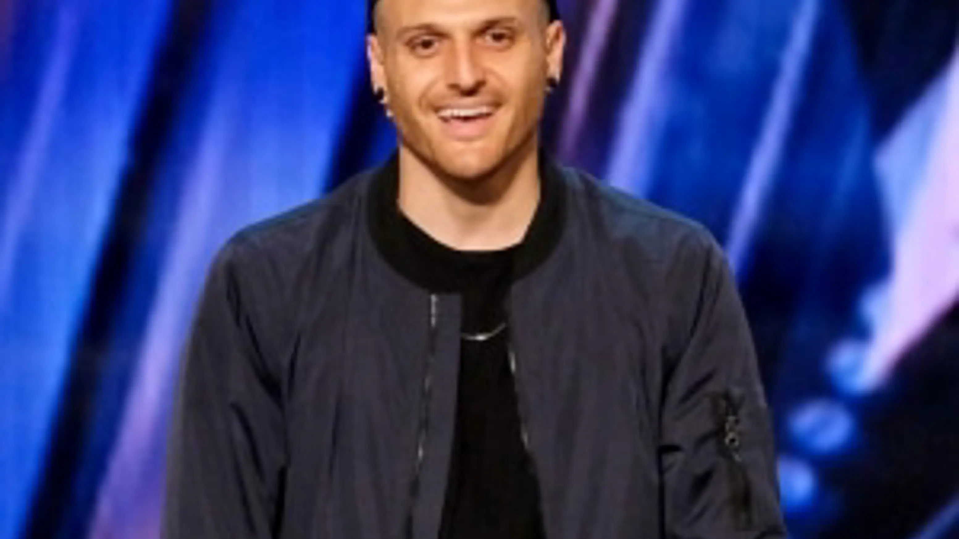 Dustin Tavella: Motivational Keynote Speaker & Magician