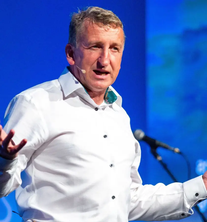 Speaker Lawrence Kasanoff - Movie innovation