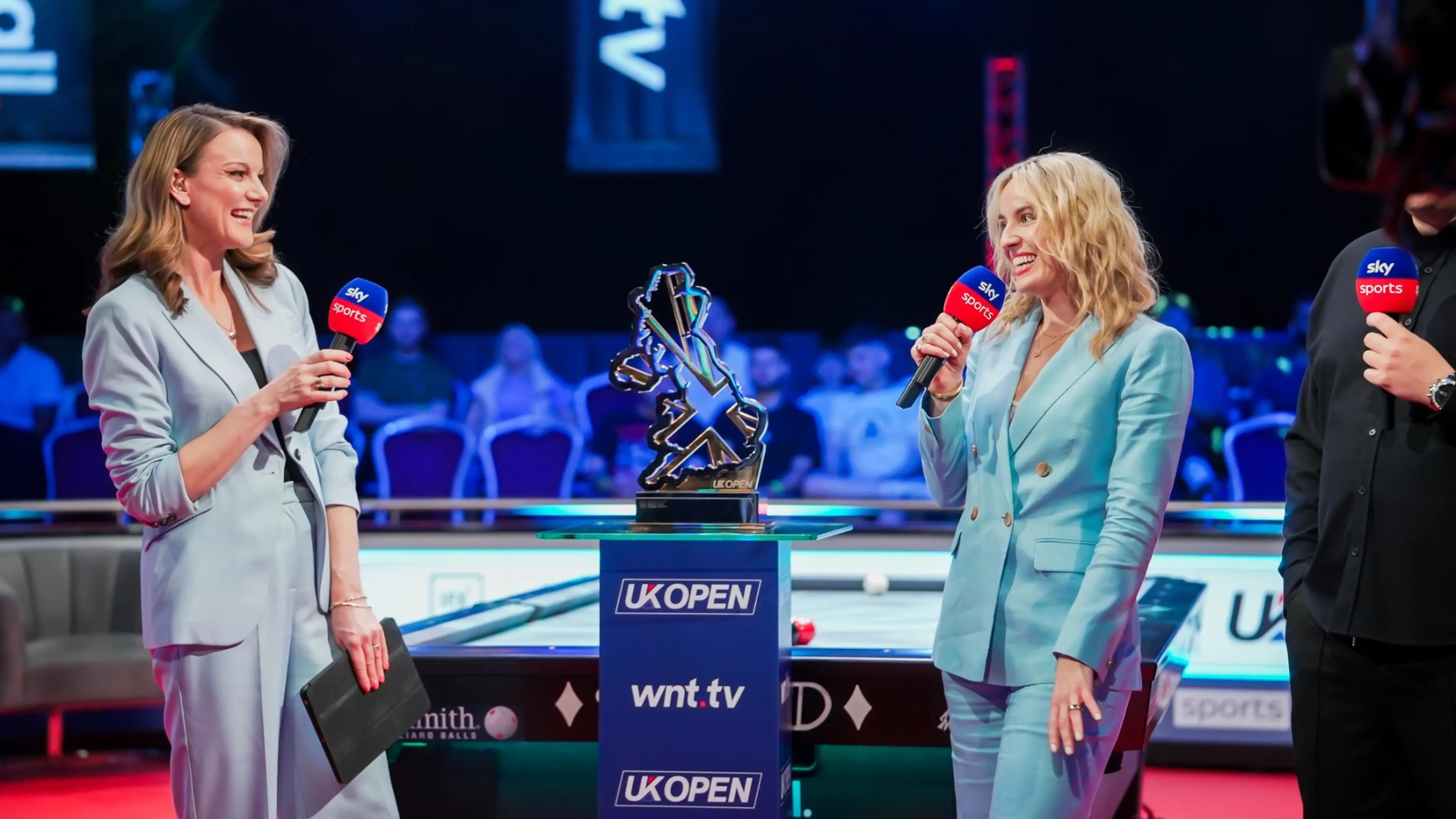 Hannah Wilkes: Professional Moderator and Sky Sports Presenter