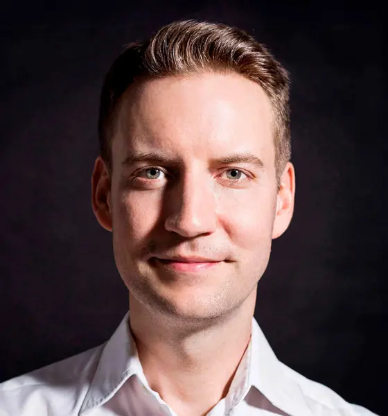 Dustin Tavella: Motivational Keynote Speaker & Magician