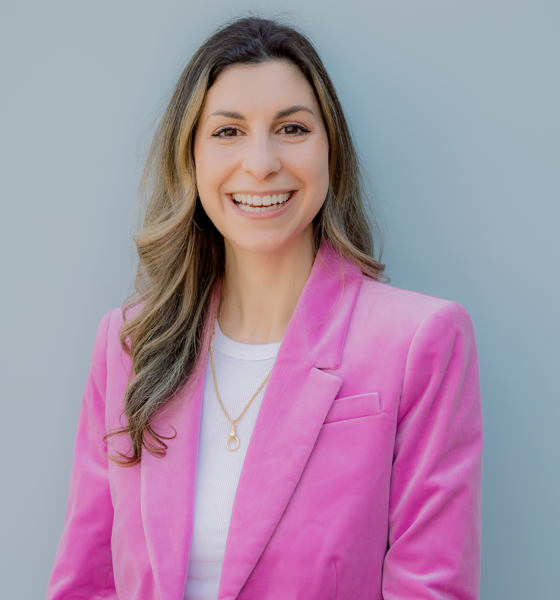 Ashley Armstrong: Expert Moderator & Financial Journalist