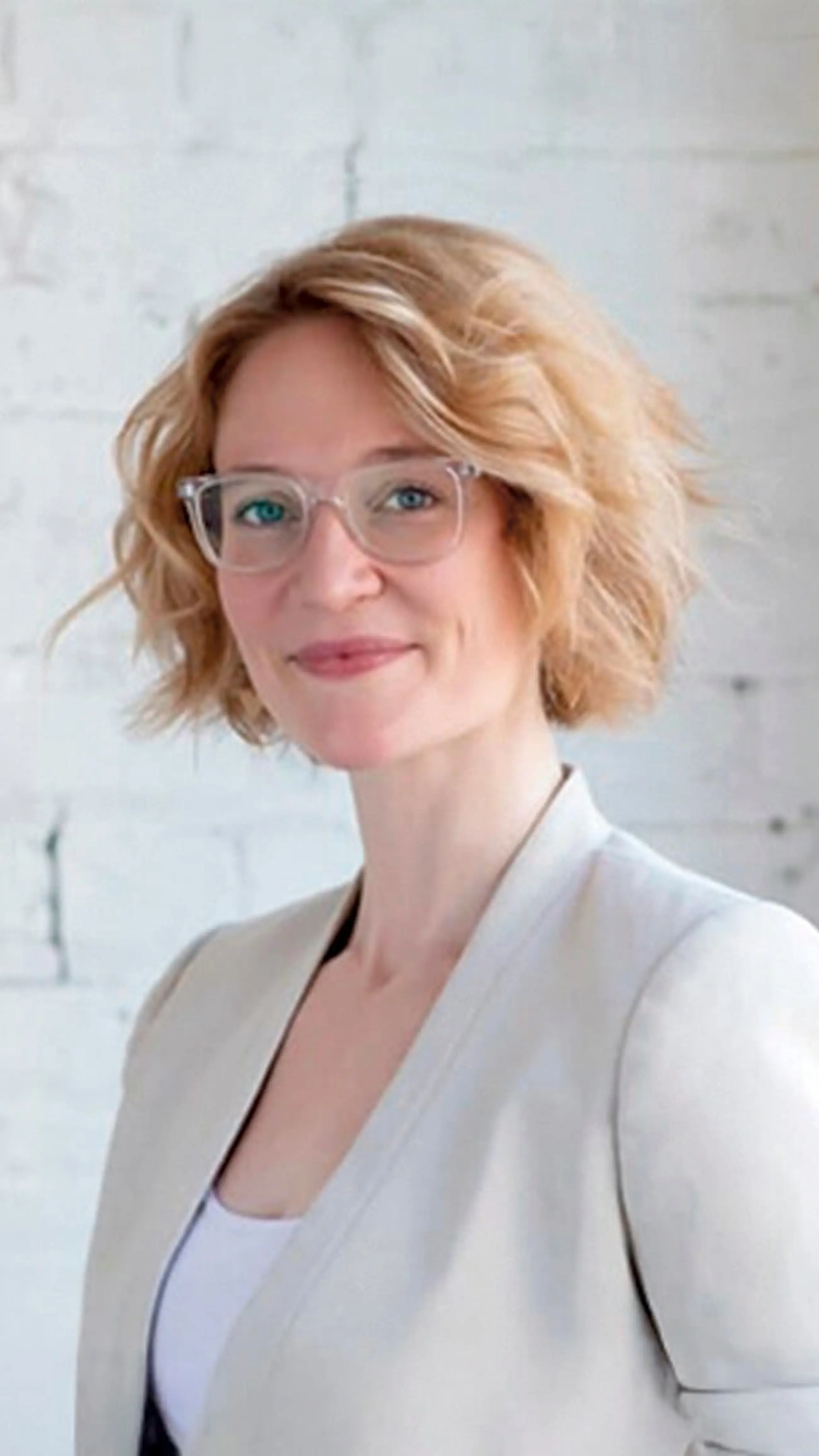 Speaker Hannah Ubl | Create Happy and Healthy Workplaces | A-Speakers