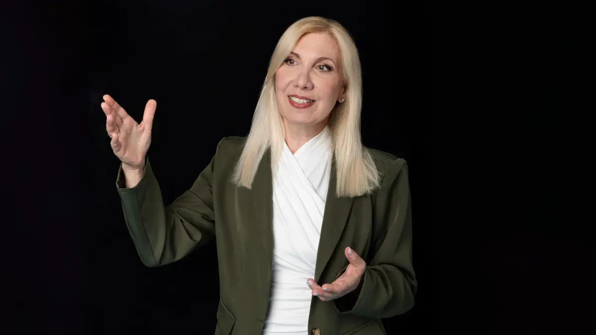 Book Avra Lyraki | Leadership & Communication Expert