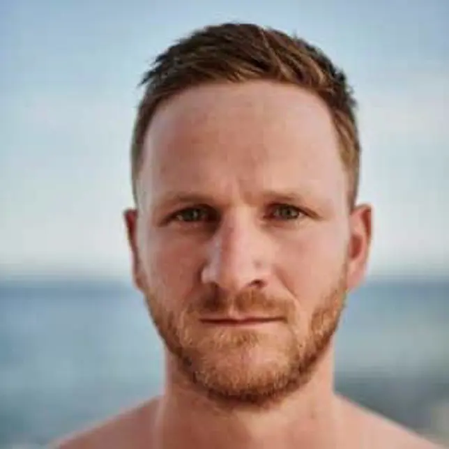 Mark Agnew: Journalist, speaker, and adventurer.