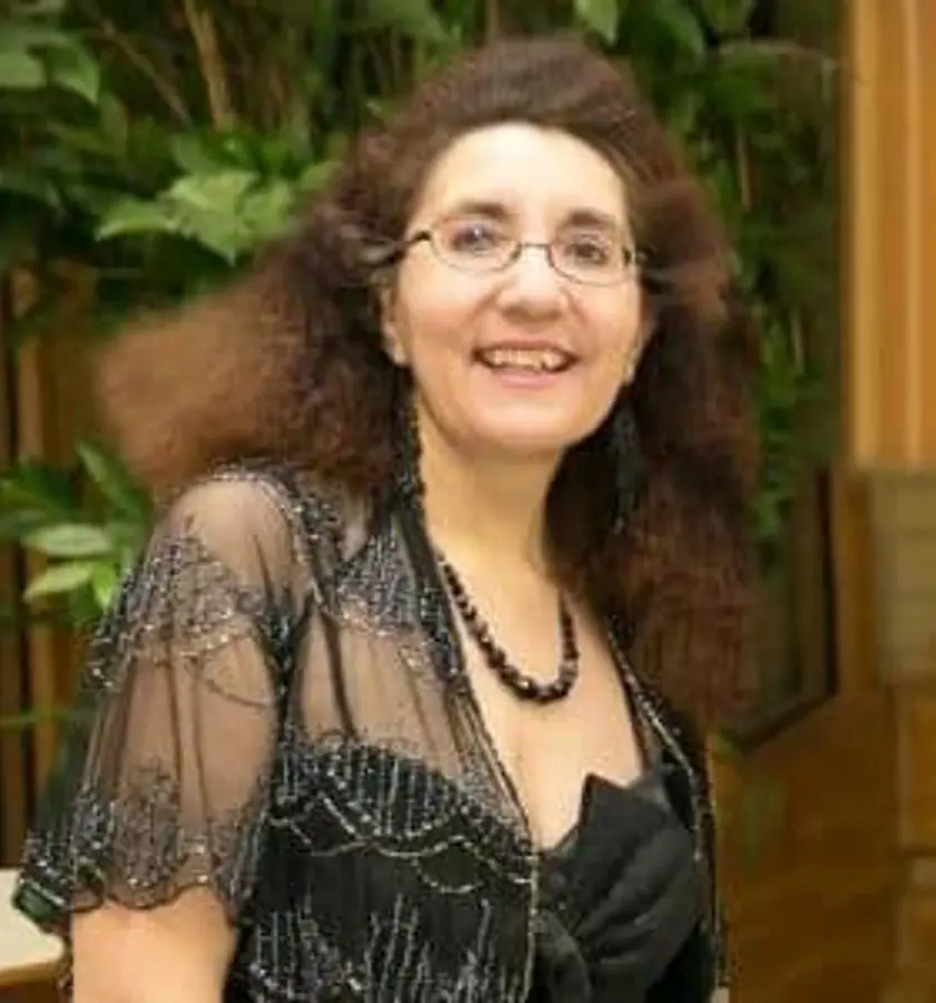 Prof. Dr Larissa Suzuki: Expert Computer Scientist & Engineer