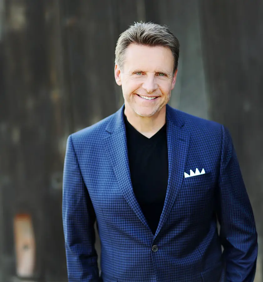 Joey Coleman - Customer Relation Expert - Best-selling Author - Speaker