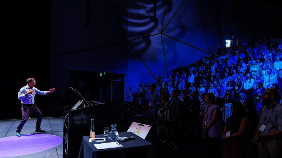 Simon Banks – Keynote Speaker on Creativity, Curiosity and Innovation