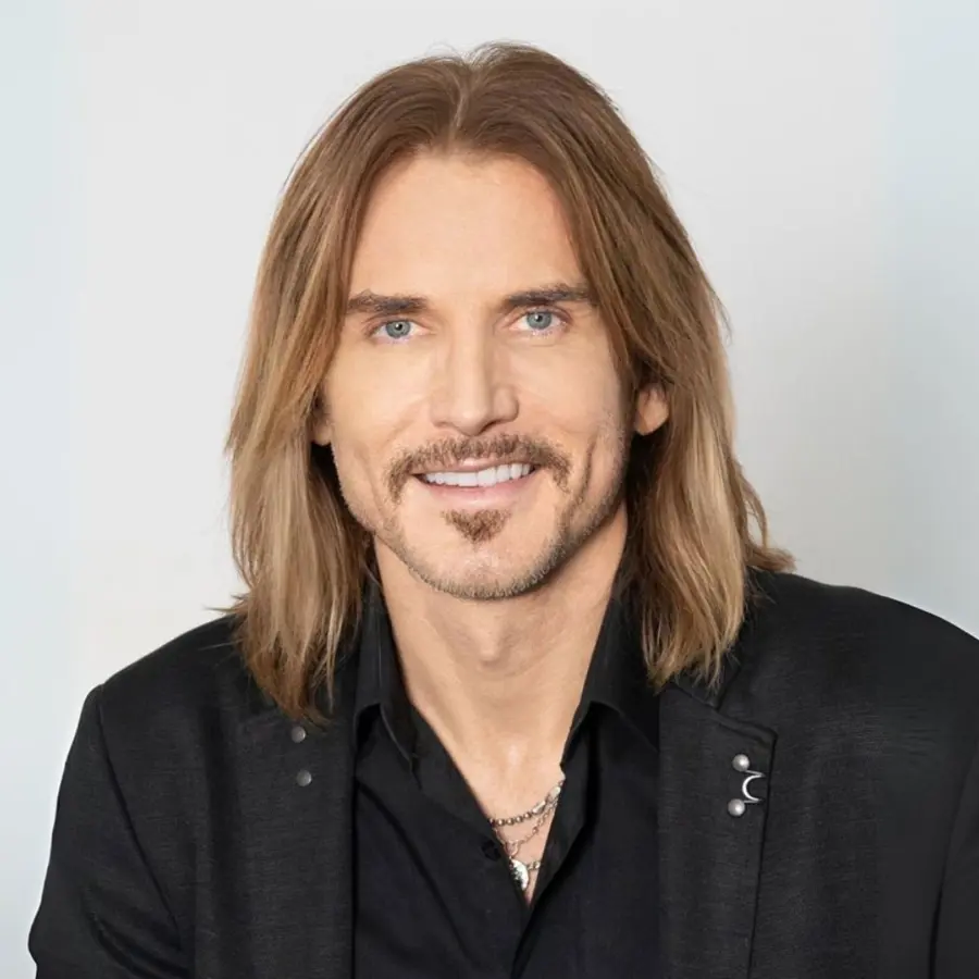 Top Keynote Speakers for Events | A-Speakers Directory