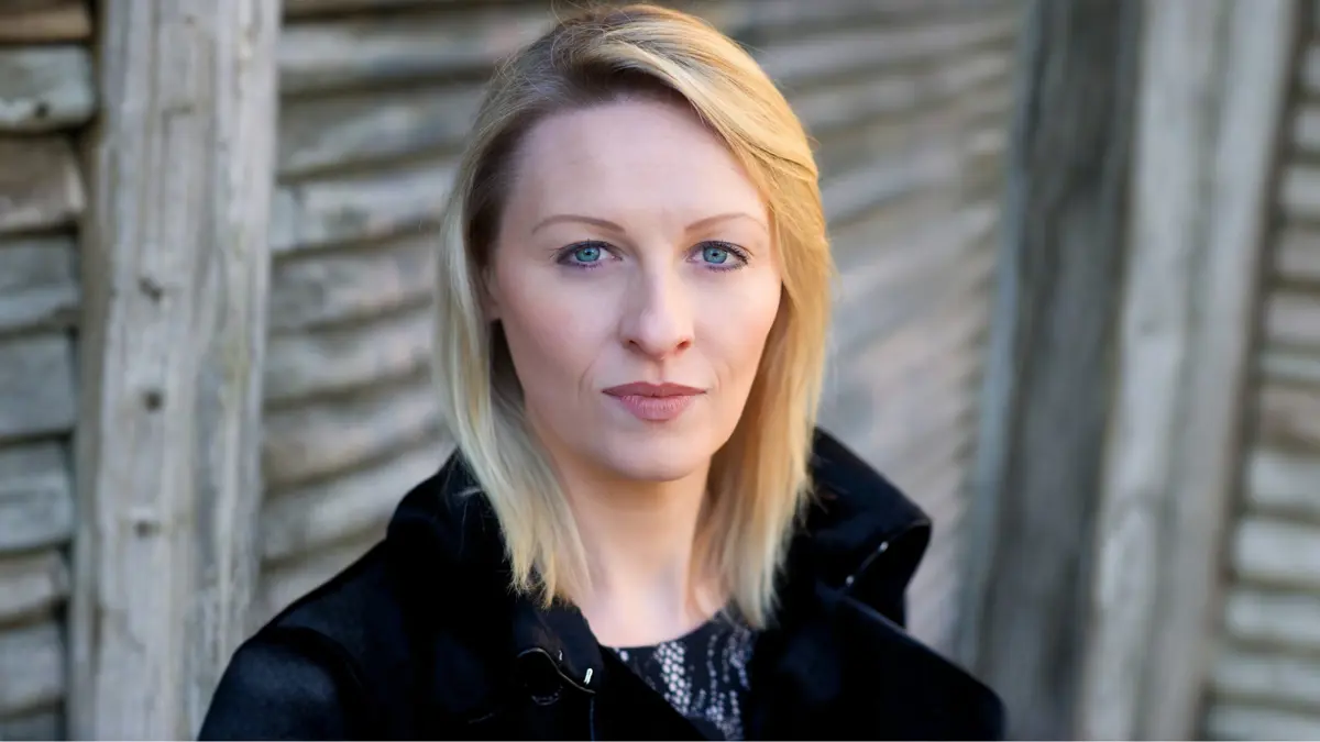 Jane Dougall: BBC Moderator Inspiring Confident Communication Worldwide