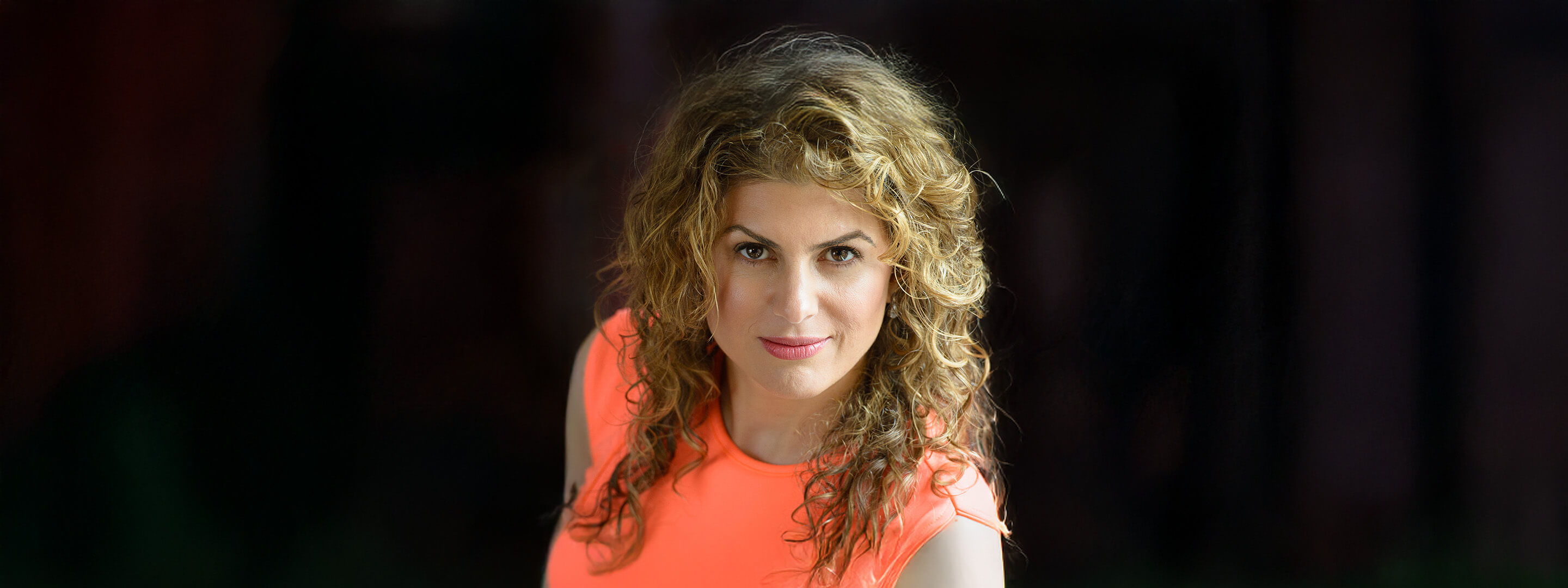 Speaker Deborah Berebichez - A physicist educating organizations
