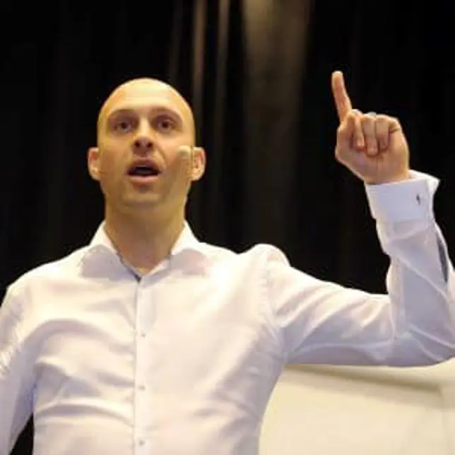 Speaker Luke Tyburski | Change Your Life | Mindset Coach & Speaker