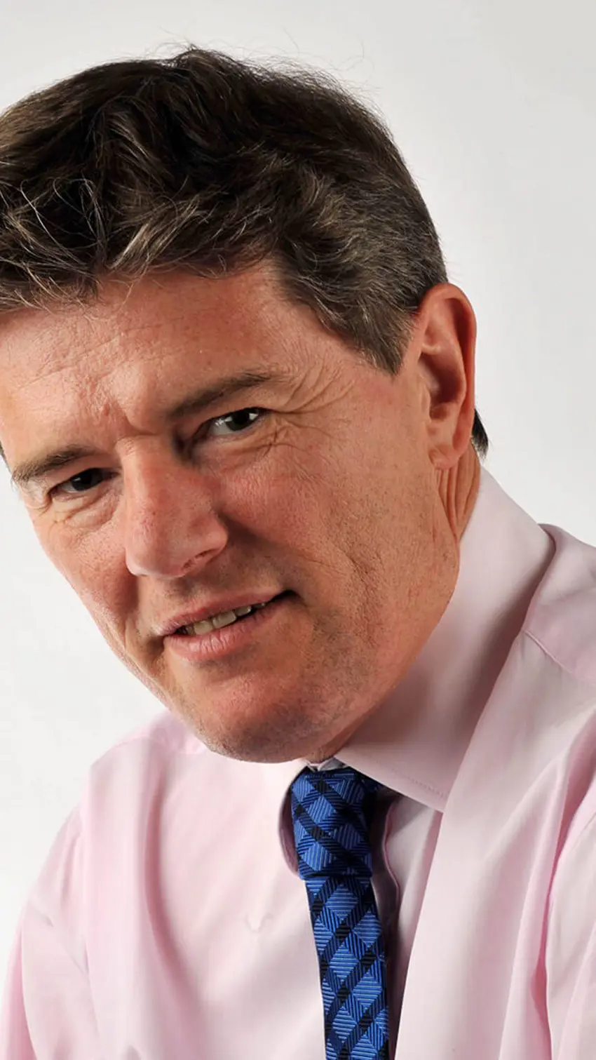 David Smith: Leading Economist and Keynote Speaker on Global Markets