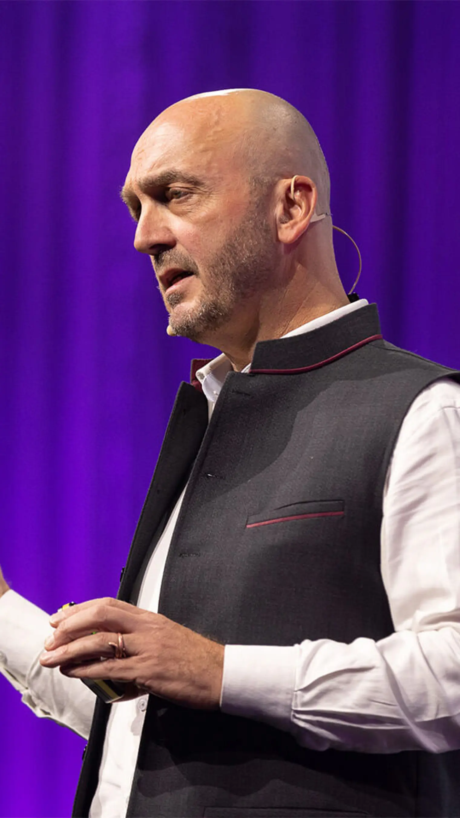 Book Stefaan van Hooydonk | Curiosity & Leadership Speaker