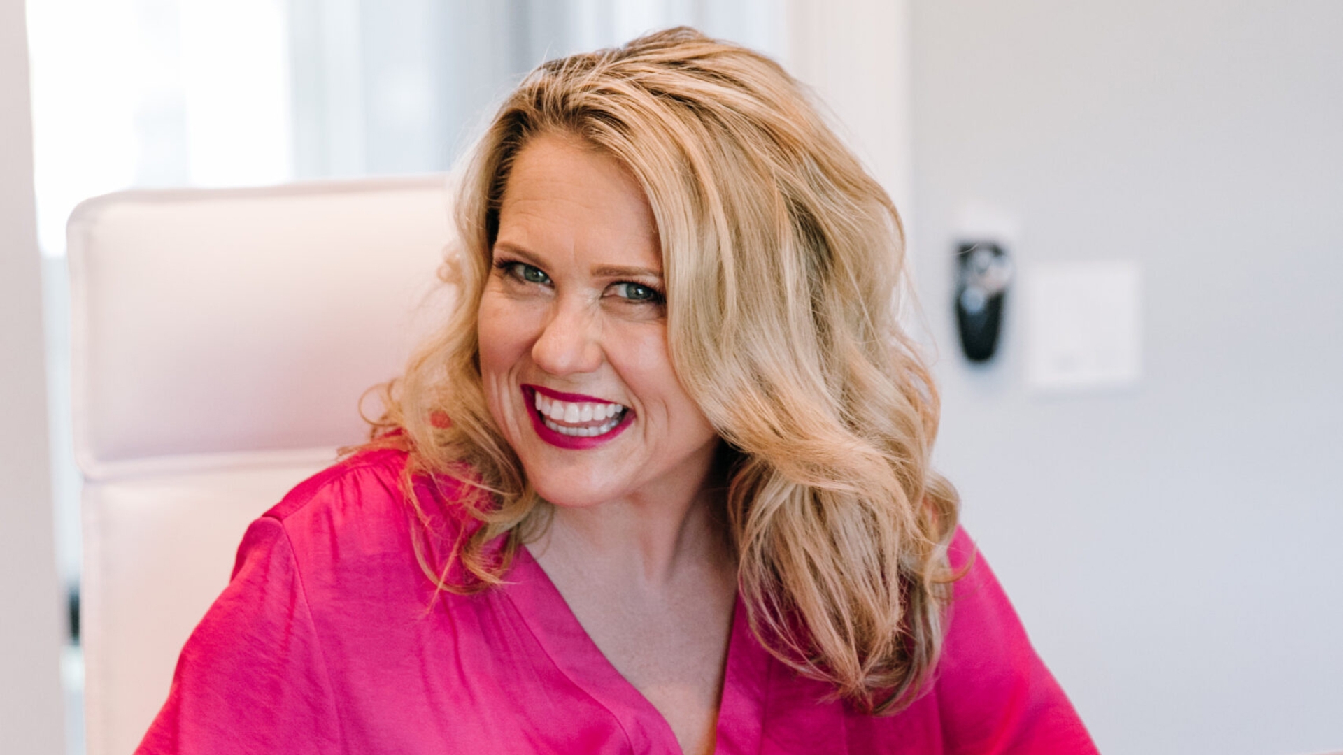 Neen James: Transform Leadership with Engaging Keynotes